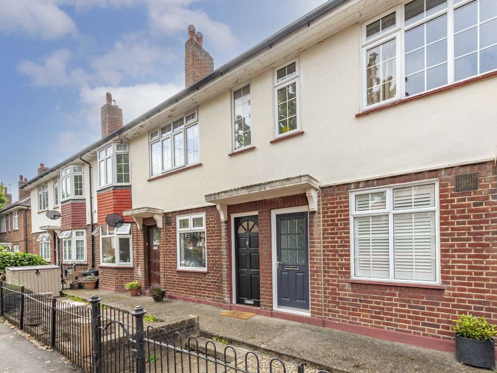 2 bed flat to rent in Godley Road, London SW18 - Zoopla
