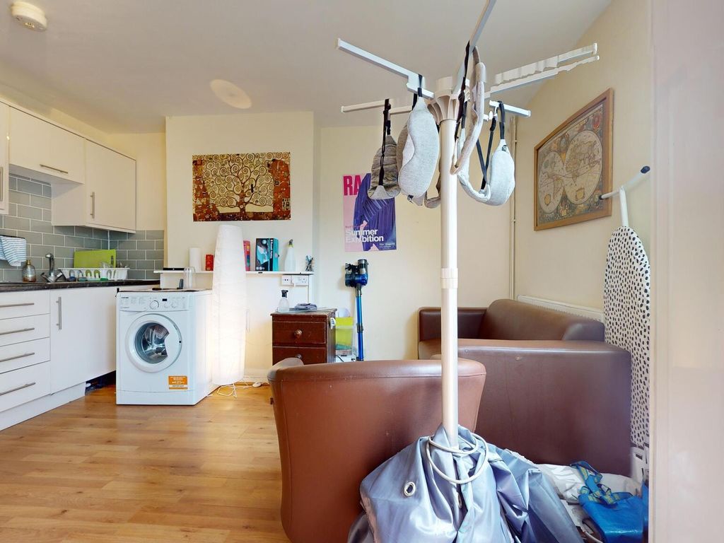 4 bed flat to rent in Cleveland Way, London E1, £3,999 pcm - Zoopla