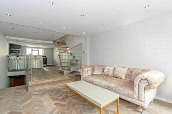 3 bed shared accommodation to rent in Strutton Ground, Victoria ...