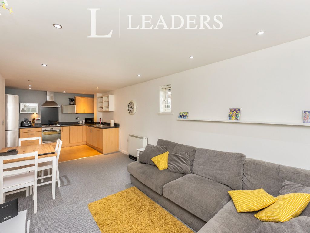 2 bed flat to rent in Saddlery Way, Chester CH1, £1,100 pcm - Zoopla