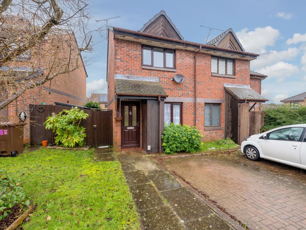 2 Bed Semi Detached House For Sale In All Saints Close Wokingham