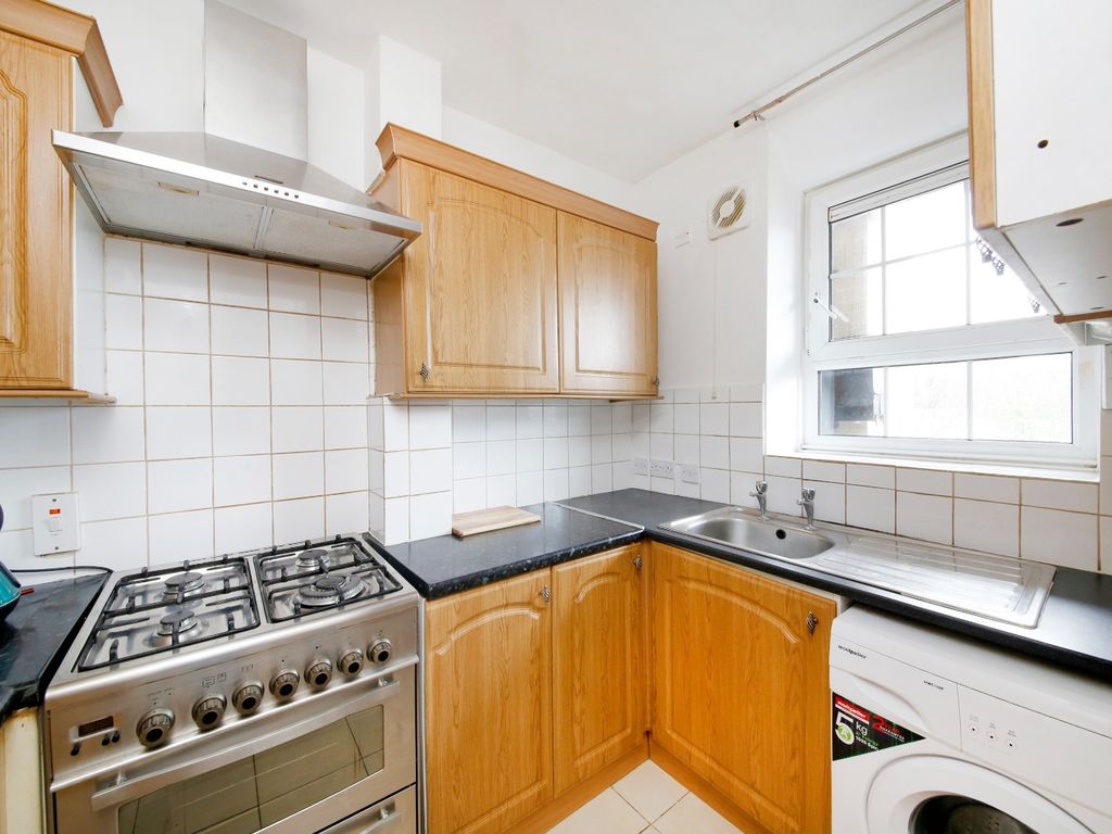 2 bed flat to rent in Tanners Hill, London, Greater London SE8, £1,500 ...