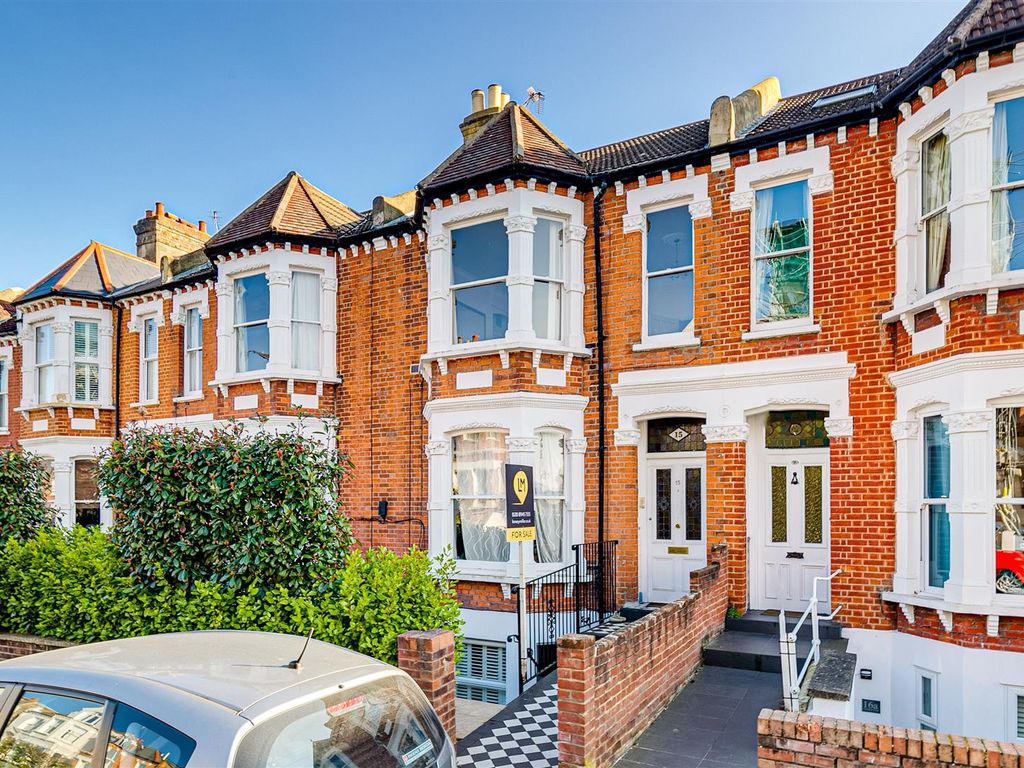 2 bed flat to rent in Woodside, London SW19, £2,400 pcm - Zoopla