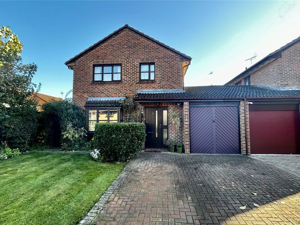 4 Bed Link Detached House For Sale In Fordwells Drive Bracknell