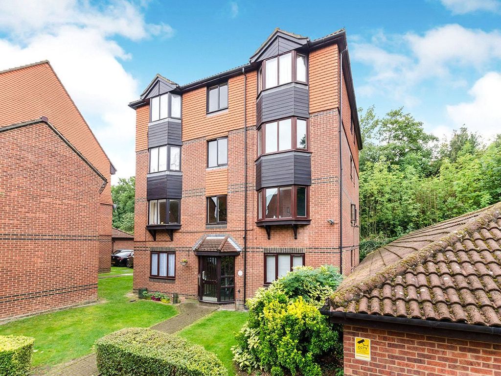 2 bed flat for sale in Turnpike Lane, Sutton SM1 - Zoopla