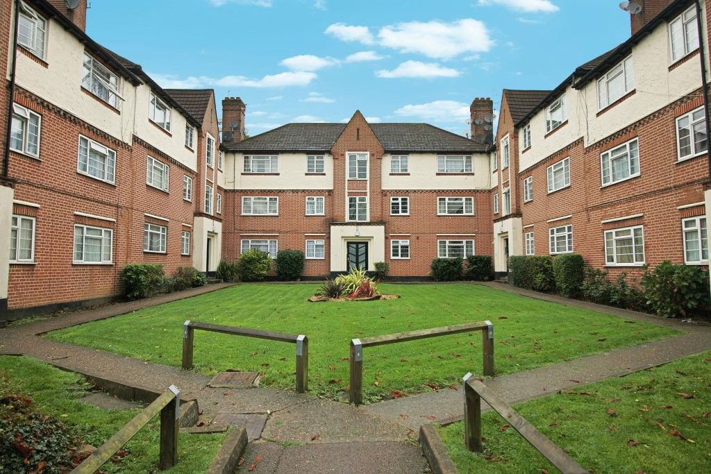 2 bed flat to rent in College Road, Harrow Weald, Harrow HA3, £1,550 ...