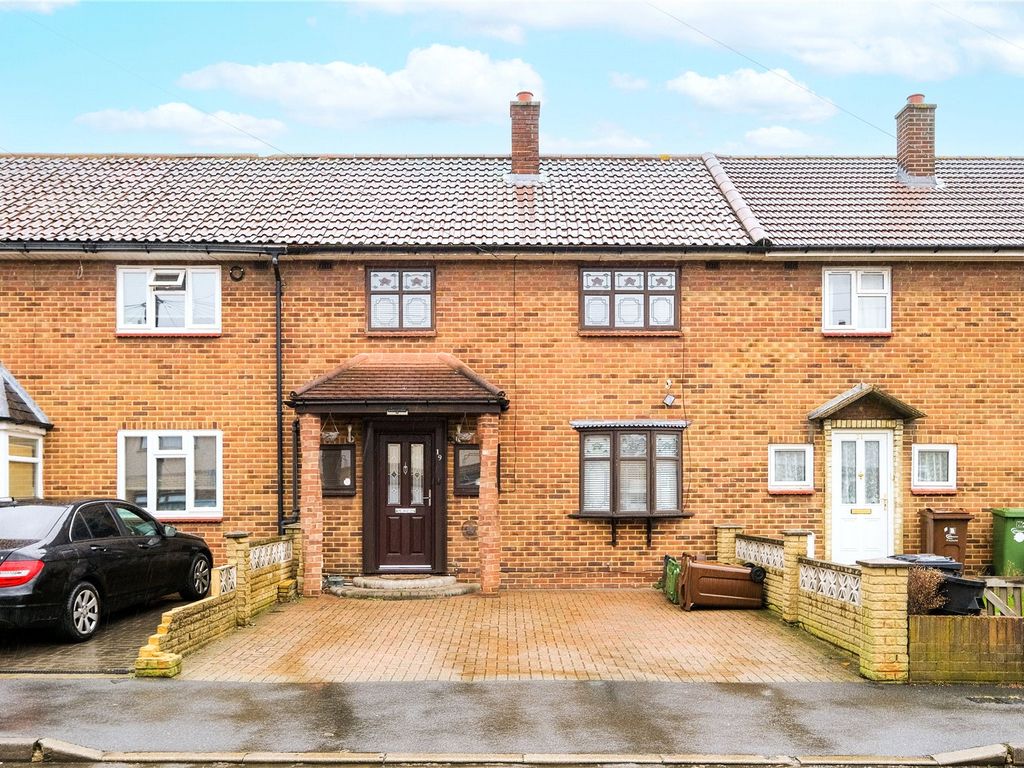 3 Bed Terraced House For Sale In Crabtree Avenue Chadwell Heath Essex
