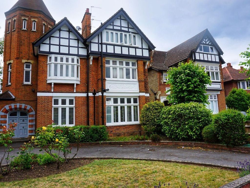 2 bed flat to rent in Grove Park Road, Mottingham SE9, £1,700 pcm - Zoopla