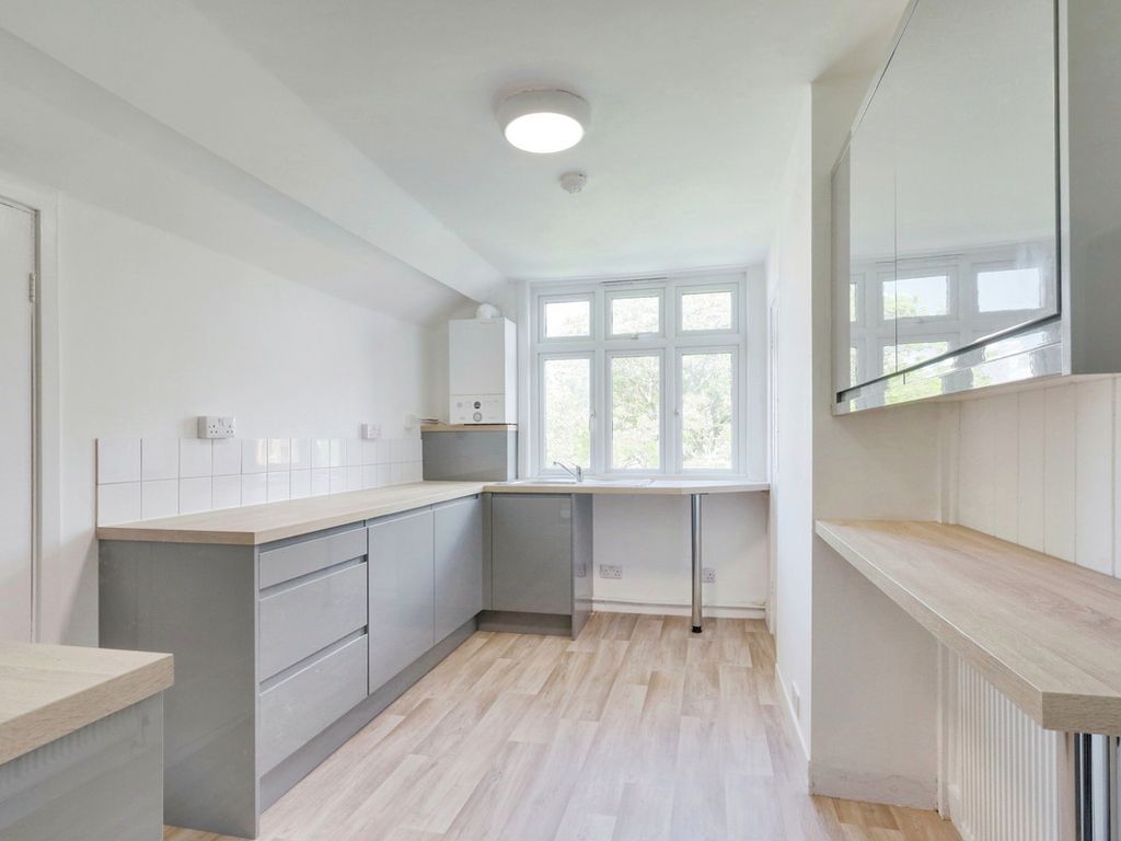 New home, 2 bed flat for sale in Cobham Road, Westcliff-On-Sea SS0, £ ...