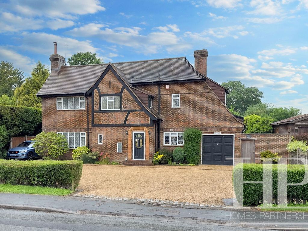 4 Bed Detached House For Sale In Rusper Road Crawley Rh11 £800 000