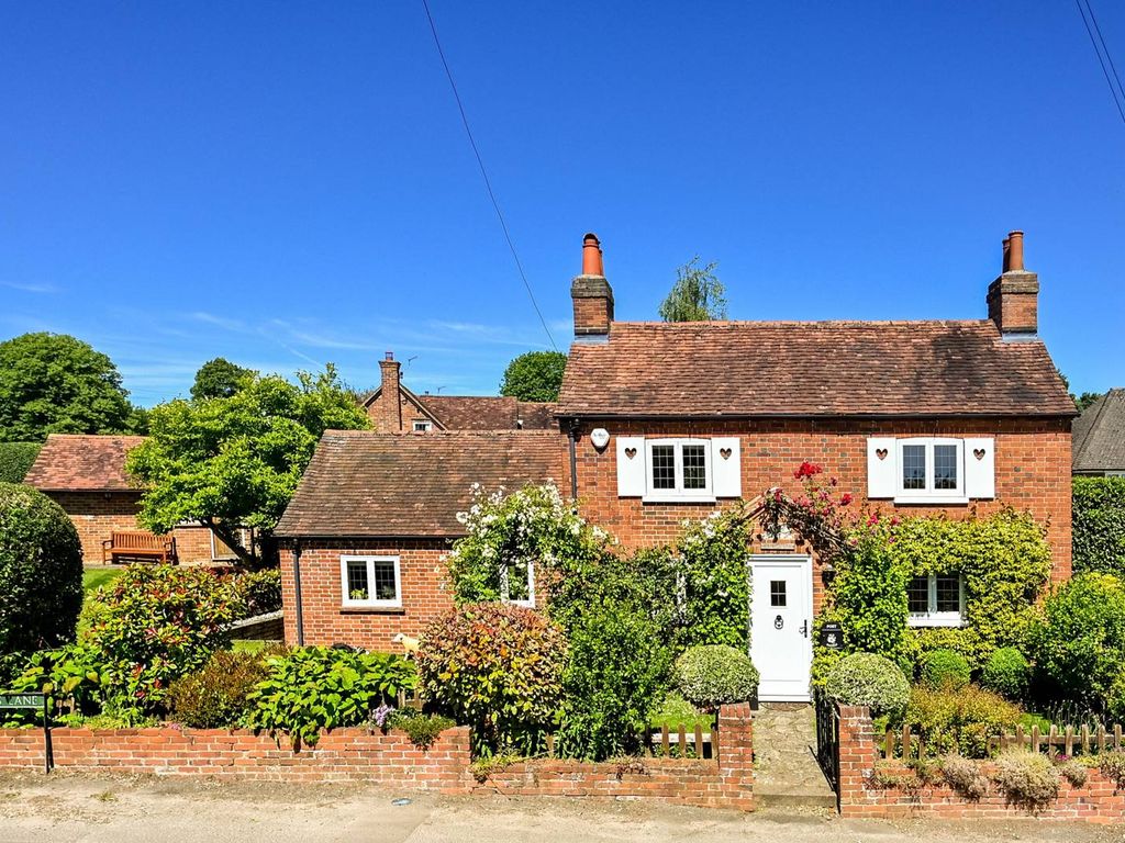 4 bed detached house for sale in Popes Lane, Cookham Dean, Maidenhead ...