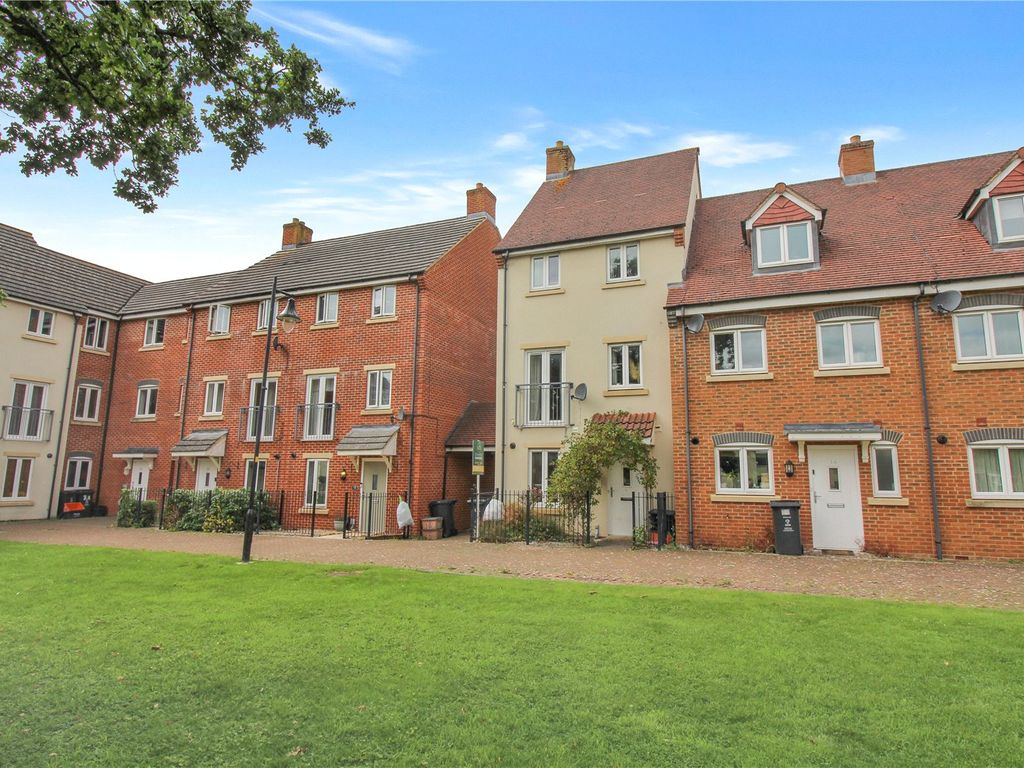 4 Bed End Terrace House For Sale In Mazurek Way Swindon Wiltshire