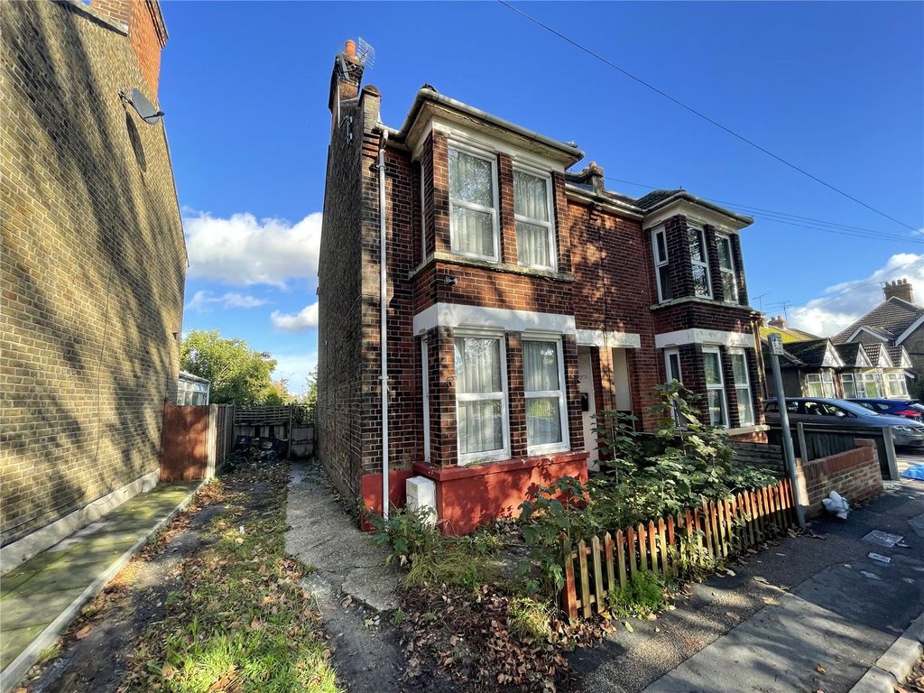 2 Bed Semi Detached House For Sale In Wakeley Road Rainham Gillingham