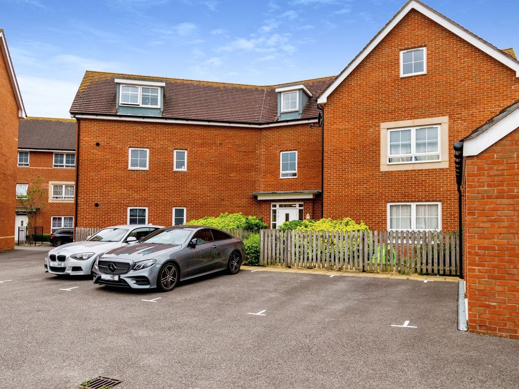 2 bed flat for sale in Charles Arden Close, Southampton SO16, £210,000 ...