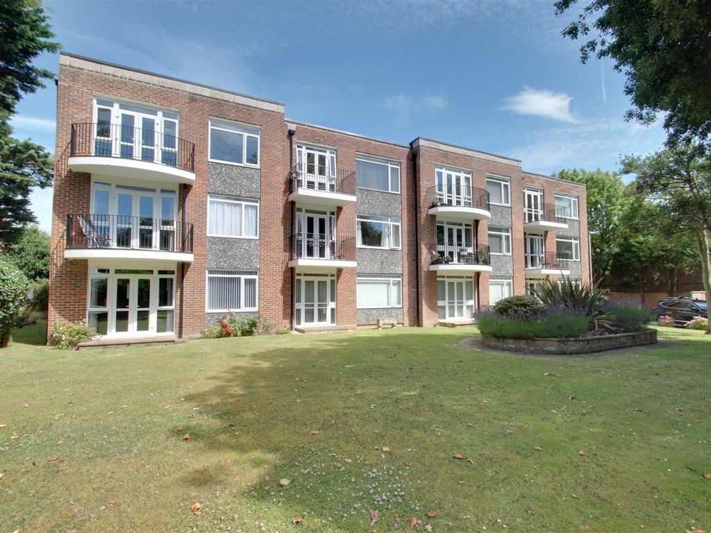 2 bed flat for sale in Berkeley Square, Worthing BN11, £325,000 - Zoopla