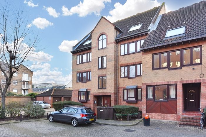 2 bed flat for sale in Leerdam Drive, London Yard, London E14 - Zoopla