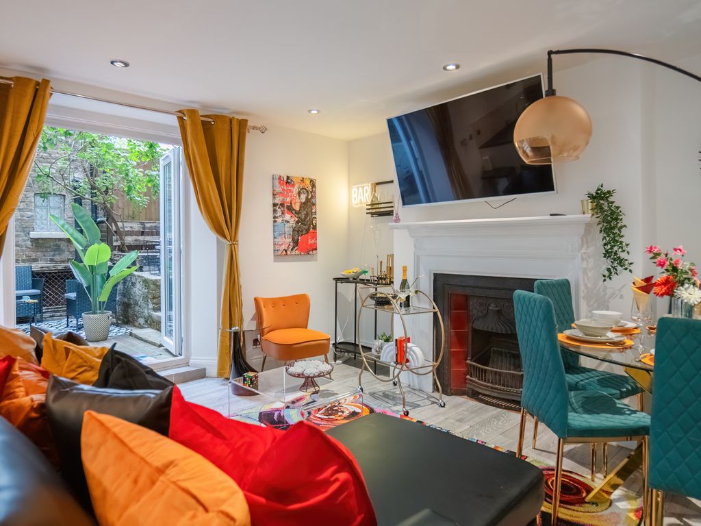 3 bed town house to rent in Dalston Lane, London E8, £4,750 pcm - Zoopla