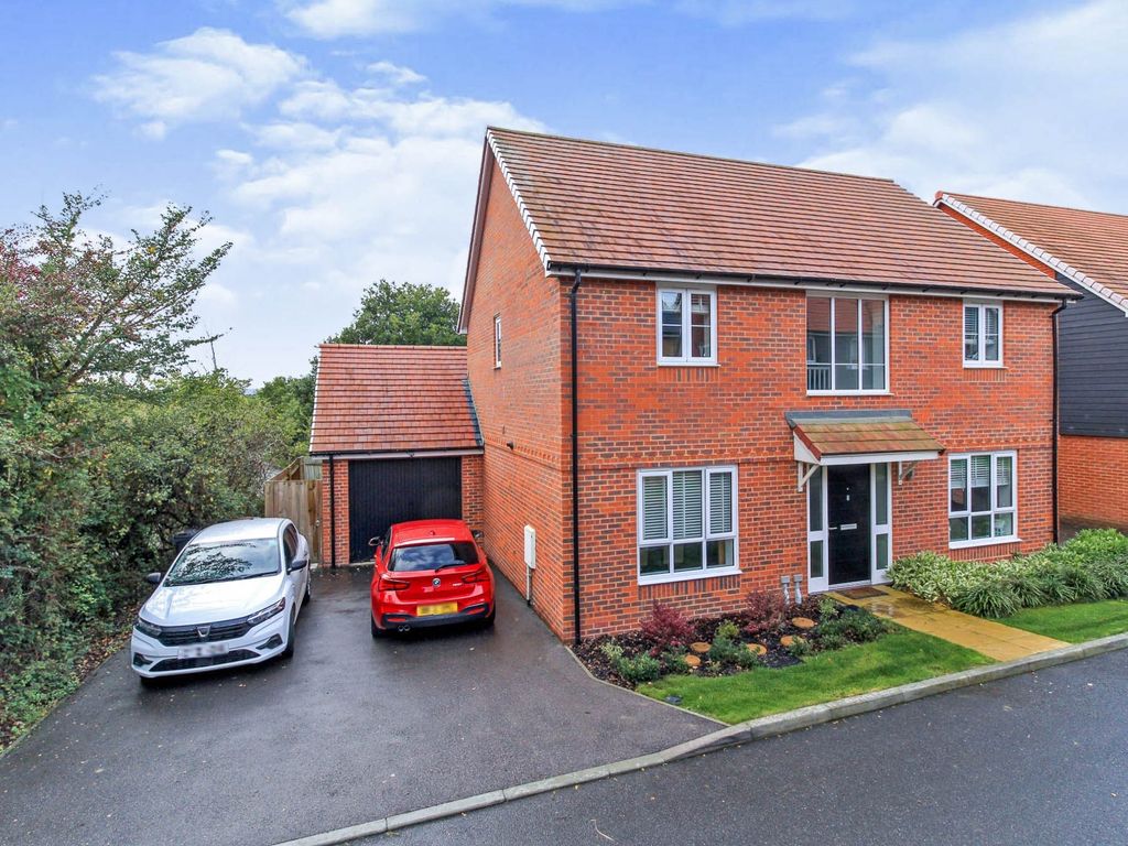 4 bed detached house for sale in Wheel Gardens, Hailsham BN27 - Zoopla