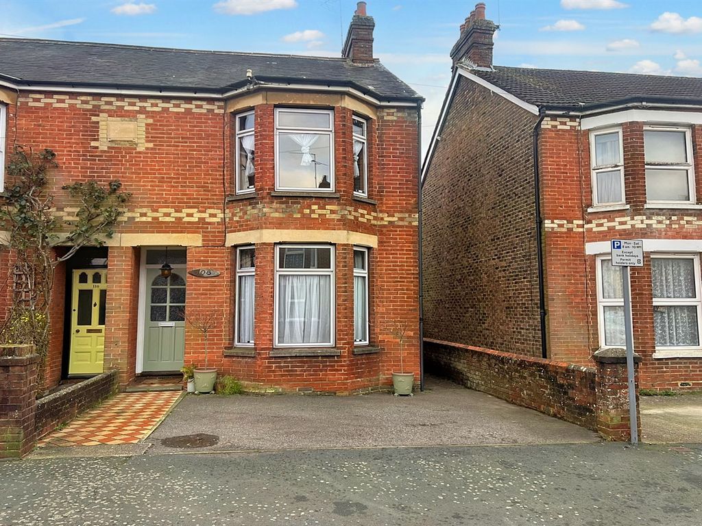 3 Bed Semi Detached House To Rent In Clarence Road Horsham West