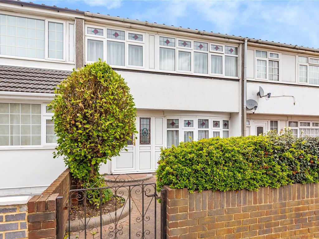 3 Bed Terraced House For Sale In Maplestead Road Dagenham Rm9 £
