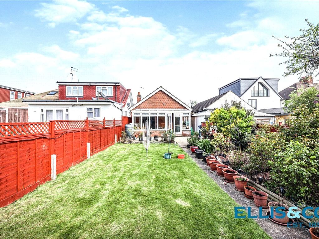 3 bed bungalow for sale in Marnham Crescent, Greenford UB6 - Zoopla