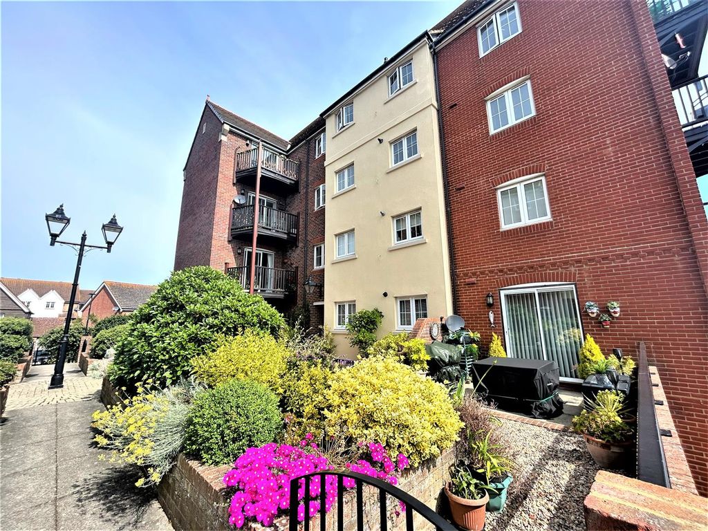 2 bed flat for sale in Madeira Way, Eastbourne BN23 - Zoopla