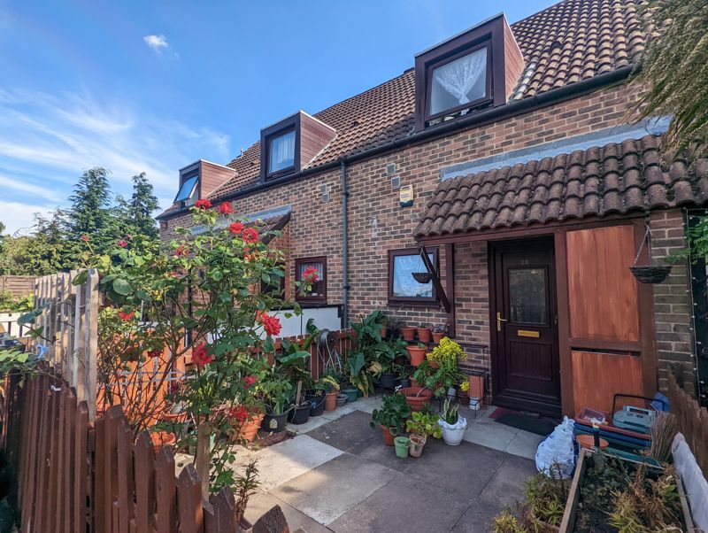 2 bed terraced house for sale in Fawns Manor Close, Feltham TW14 - Zoopla
