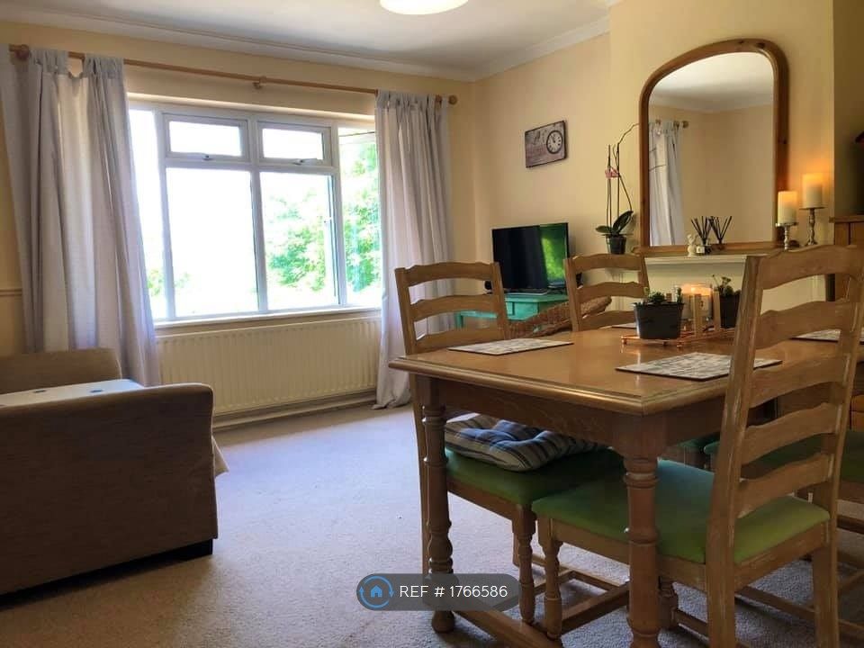 3 bed bungalow to rent in Love Lane, Rochester ME1 - Zoopla