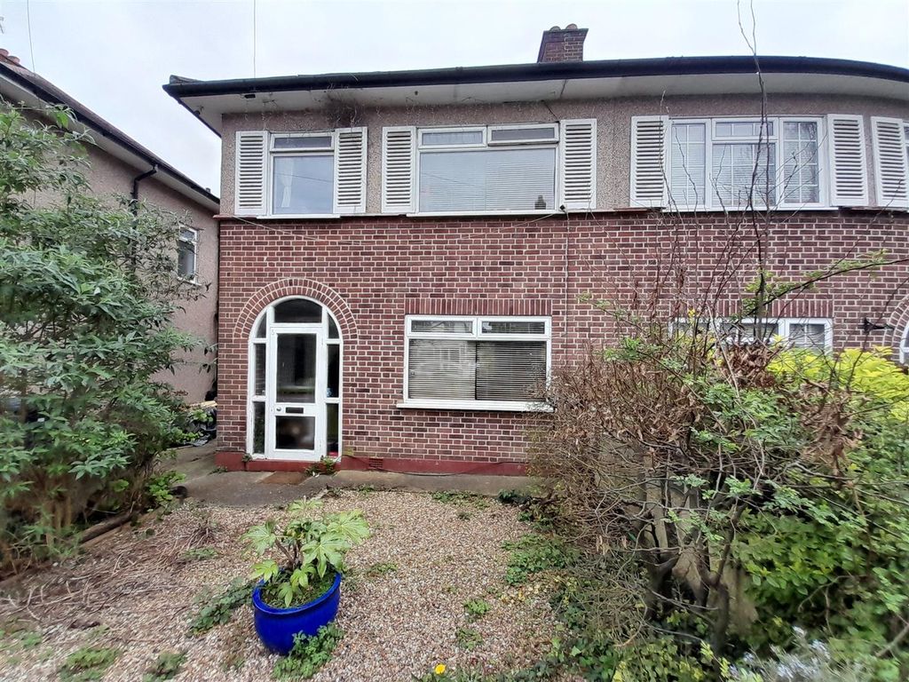 3 Bed Semi Detached House For Sale In Gurney Road Northolt Ub5 £