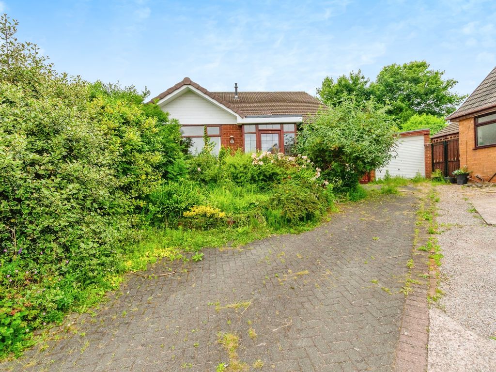 6 bed detached house for sale in Ullswater Place, Cannock WS11, £ ...