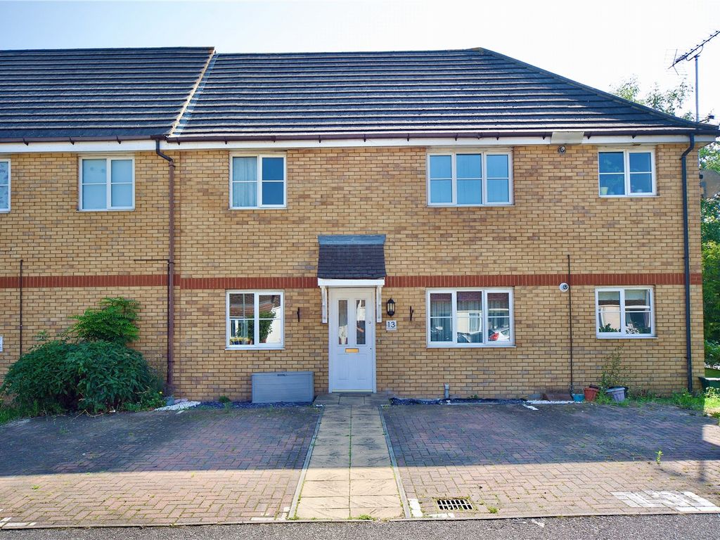 2 bed flat for sale in Whitmore Way, Basildon, Essex SS14, £230,000 ...