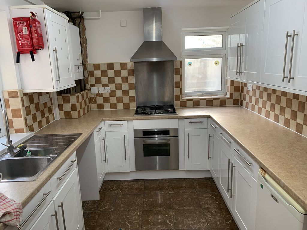 3 bed terraced house to rent in St Awdrys Road, Barking IG11, £2,100 pcm - Zoopla