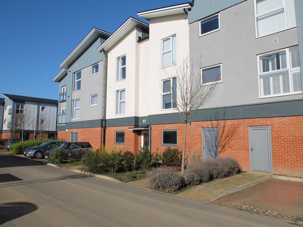 2 bed flat to rent in Defiant Close, Hawkinge, Folkestone CT18, £975 pcm - Zoopla
