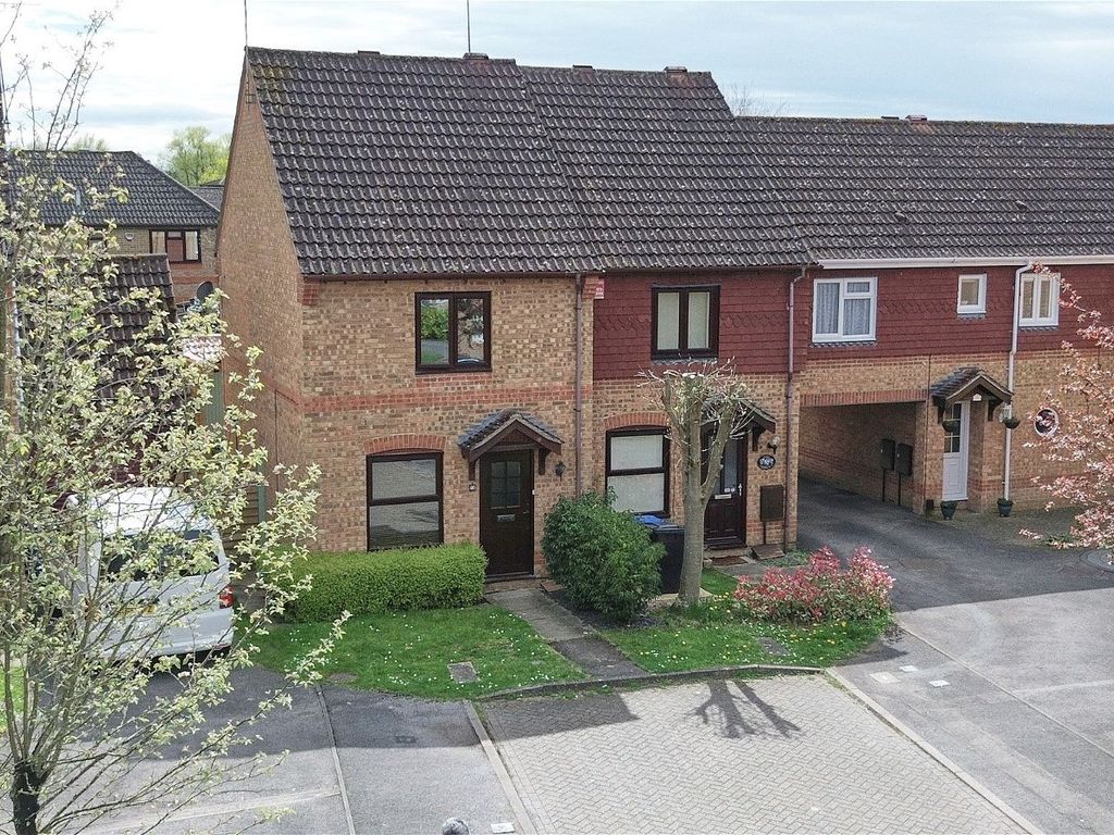 2 bed end terrace house for sale in Fallow Field, Fleet GU51, £350,000 ...