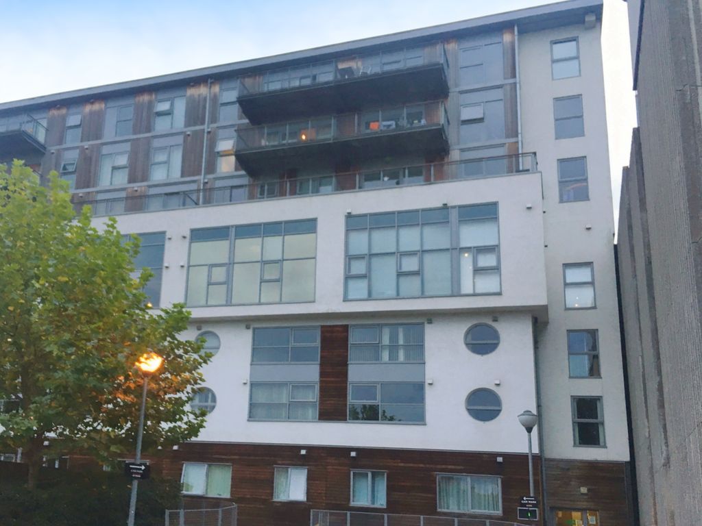 2 bed flat for sale in Spring Gardens, Paramount, Swindon SN1, £145,000 ...