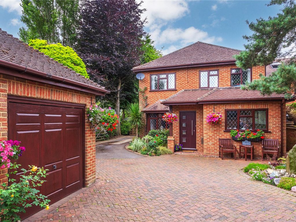 4 bed detached house for sale in The Pines, Twyford, Reading, Berkshire ...