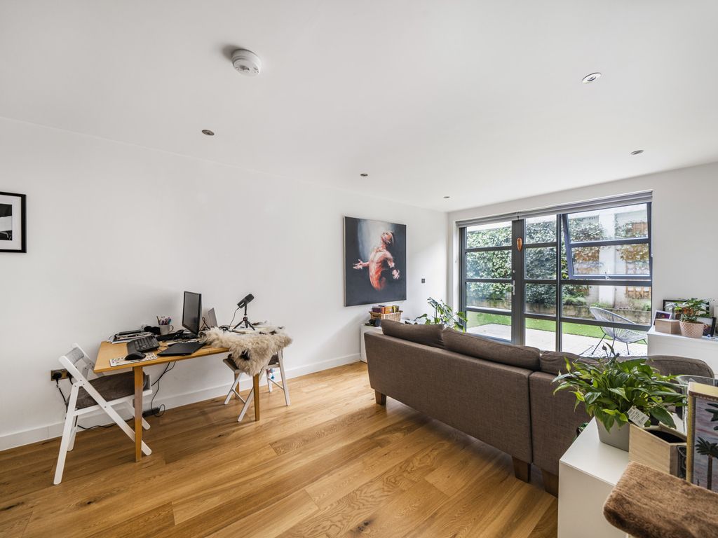 1 bed flat for sale in Alwen Court, Pages Walk SE1 - Zoopla