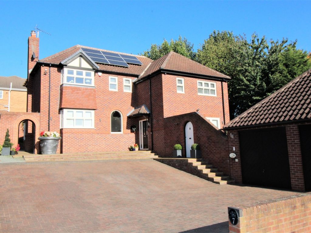4 bed detached house for sale in Meadow Croft, Sprotbrough, Doncaster ...
