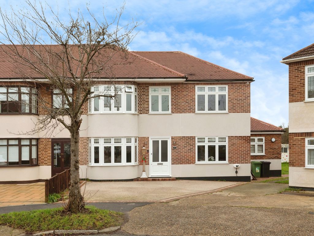 6 Bed Semi Detached House For Sale In Heather Way Romford Rm1 £