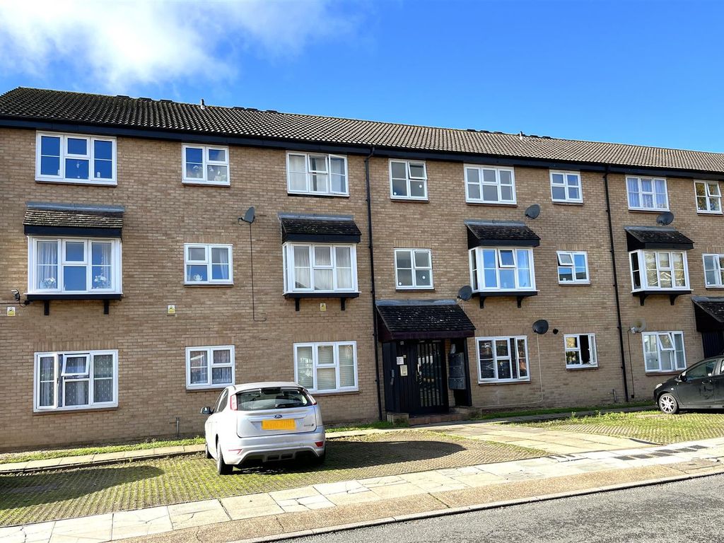 1 bed flat to rent in Parish Gate Drive, Sidcup DA15, £1,300 pcm - Zoopla