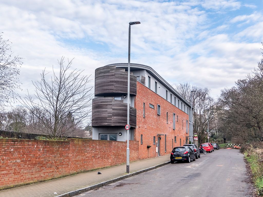 2 bed flat for sale in Norstead Place, London SW15, £375,000 - Zoopla