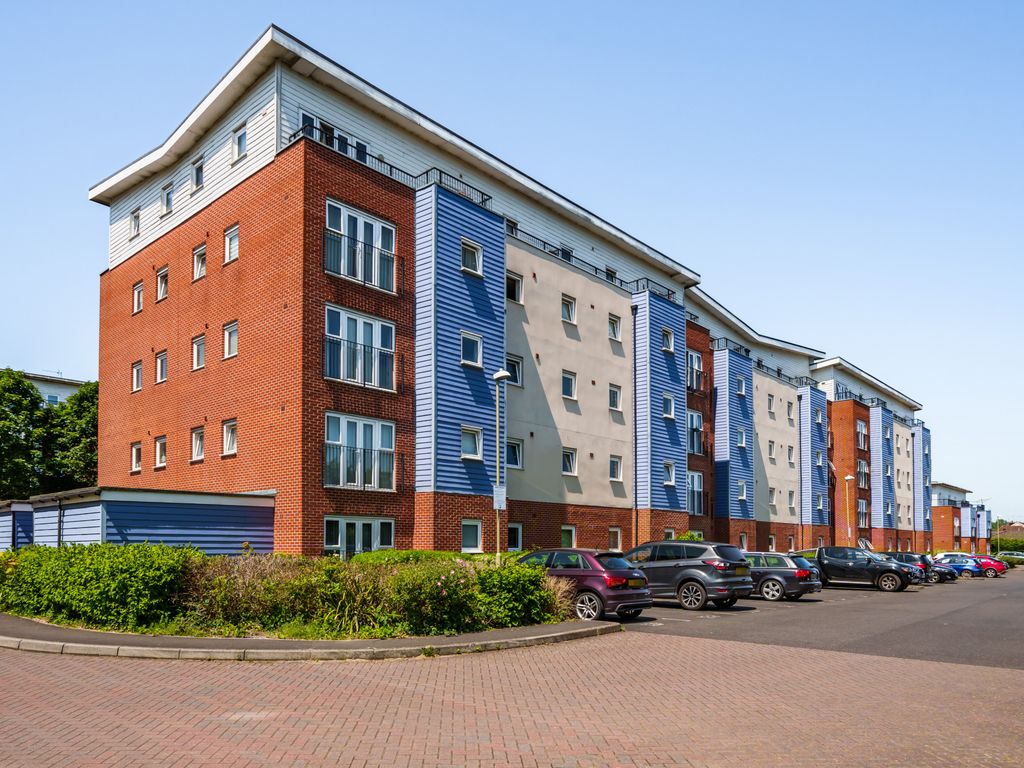 2 bed flat for sale in Alexander Square, Eastleigh SO50, £160,000 - Zoopla