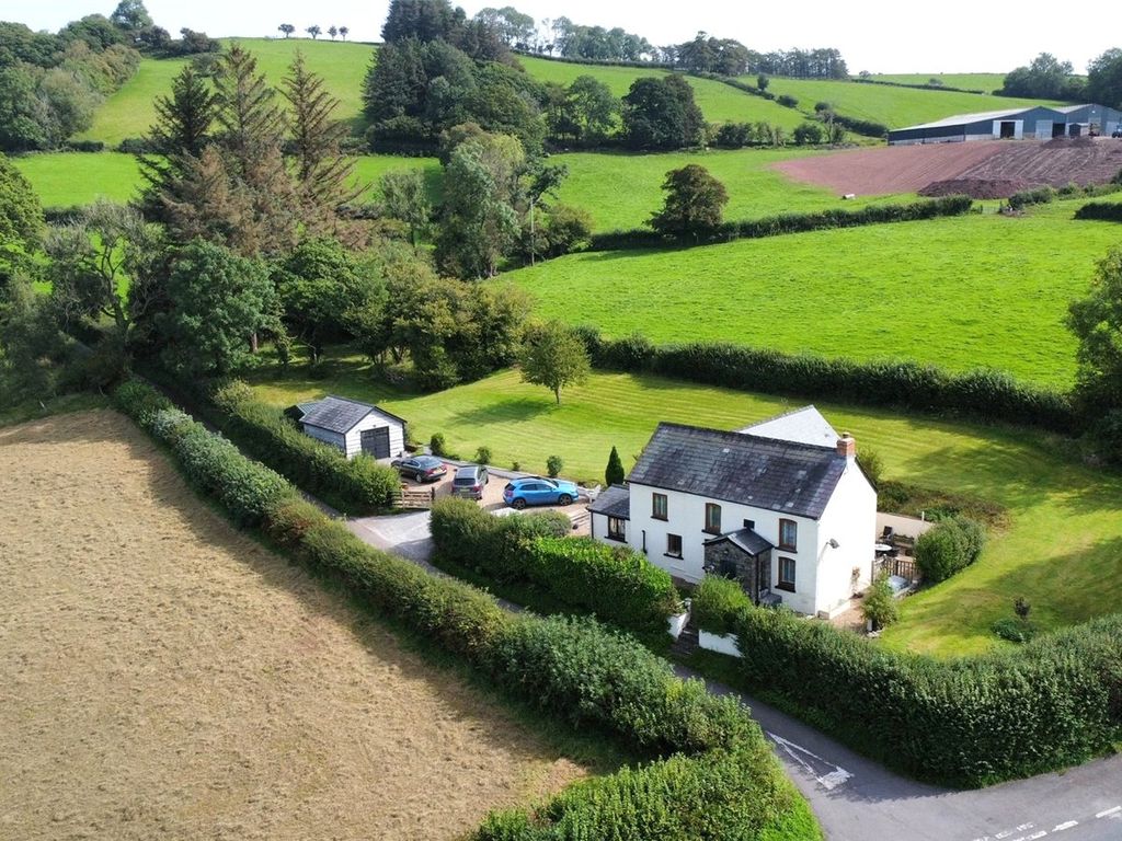 3 Bed Detached House For Sale In Sennybridge Brecon Powys Ld3 £