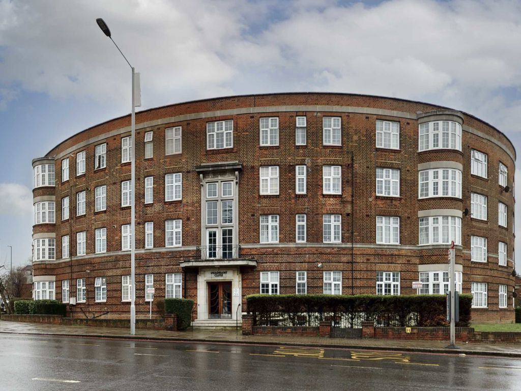 2 bed flat to rent in Quadrant Close, The Burroughs, London NW4, £1,700 ...
