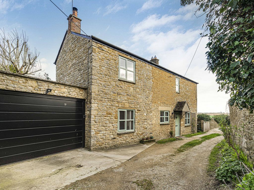 3 bed detached house for sale in Chapel Lane, Croughton NN13, £575,000 ...