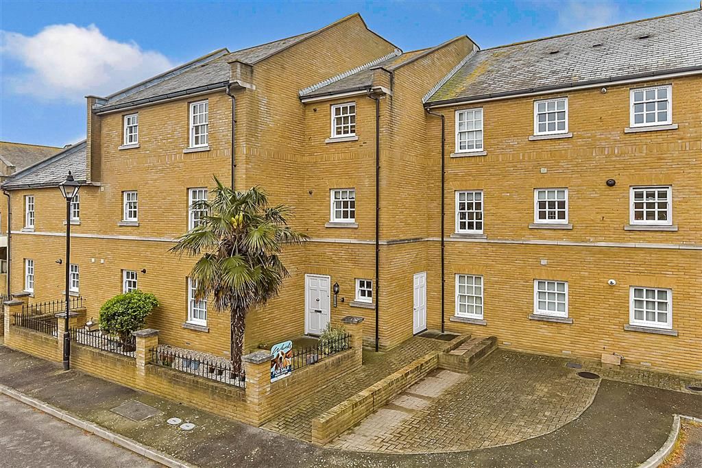 2 bed flat for sale in Coventry Gardens, Deal, Kent CT14, £190,000 - Zoopla