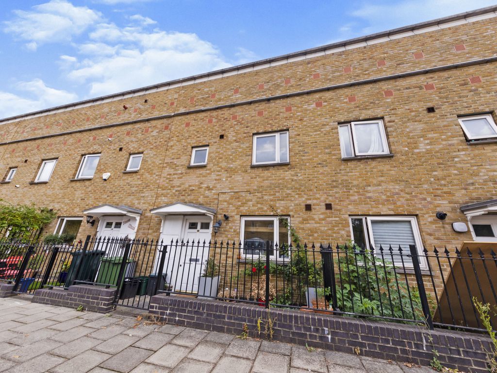 2 bed terraced house for sale in Gladstone Mews, London SE20 - Zoopla