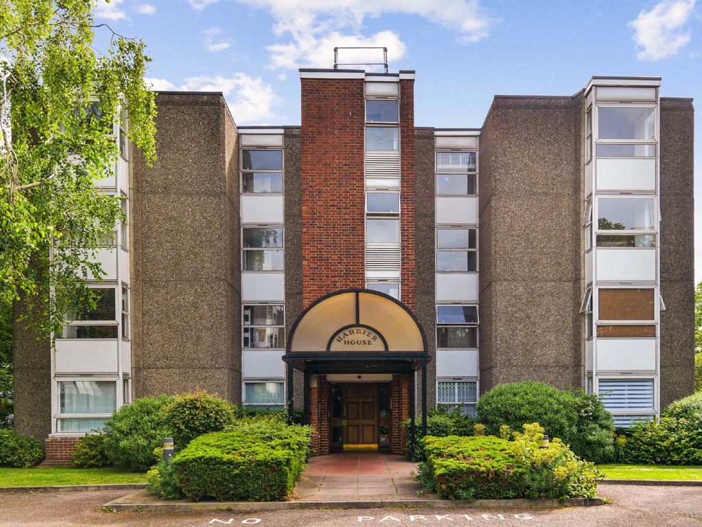 2 bed flat to rent in Sullivan Close, London SW11, £2,097 pcm - Zoopla