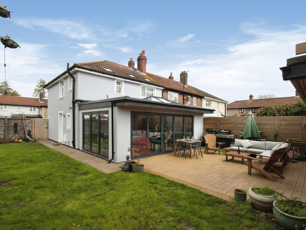 4 bed semi-detached house for sale in Edgeworth Road, London SE9 - Zoopla