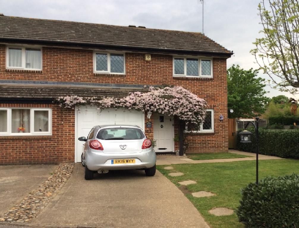 3 Bed Semi Detached House To Rent In Lower Earley Reading Rg6 £1 700